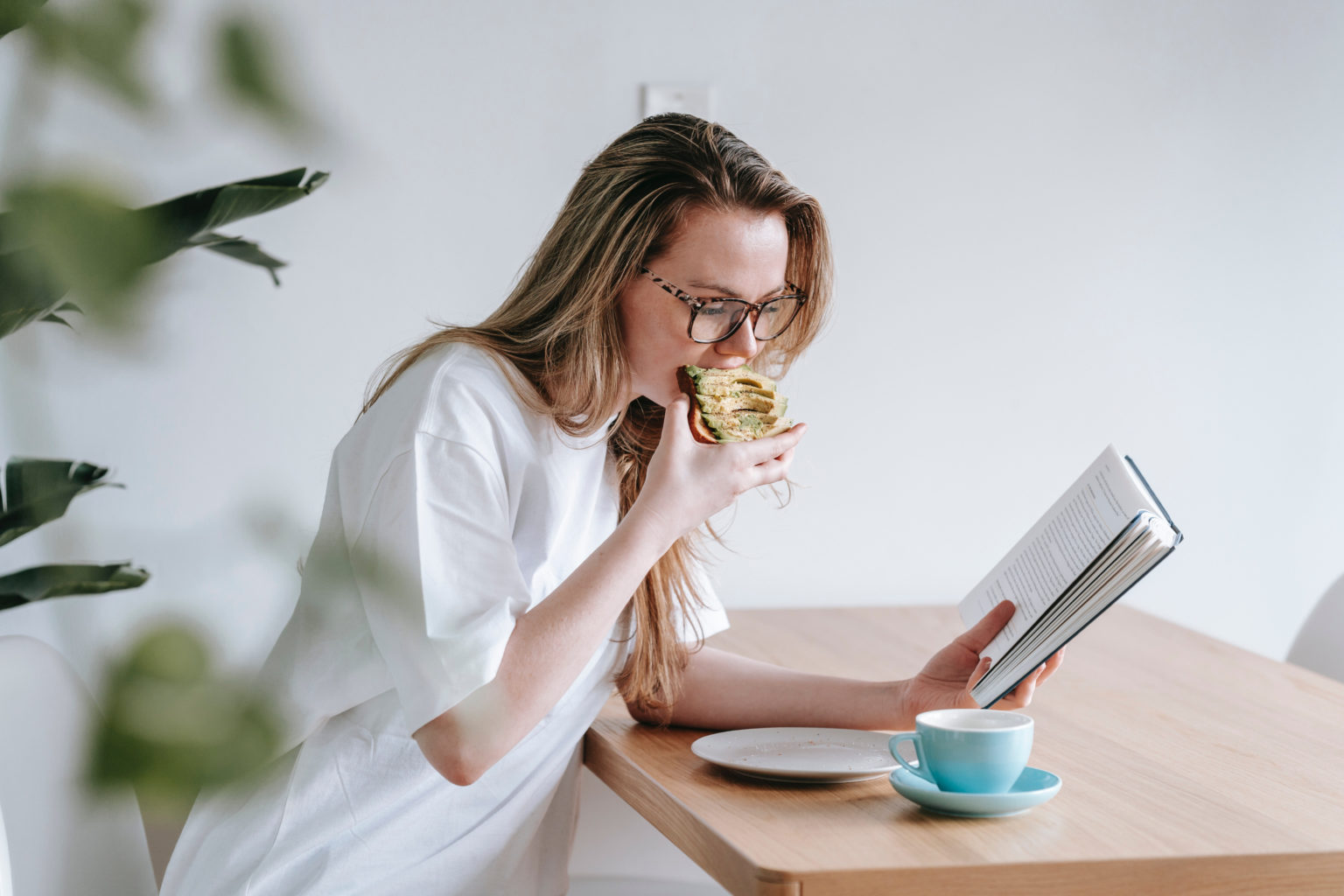 4 Ways Eating Breakfast is Actually Really Great For Your Brain | Her Track